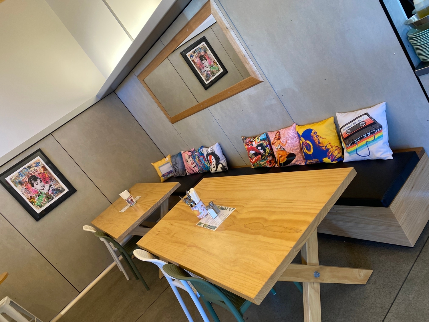 Triple Two Cafe - Order pick up & table service in Somersby